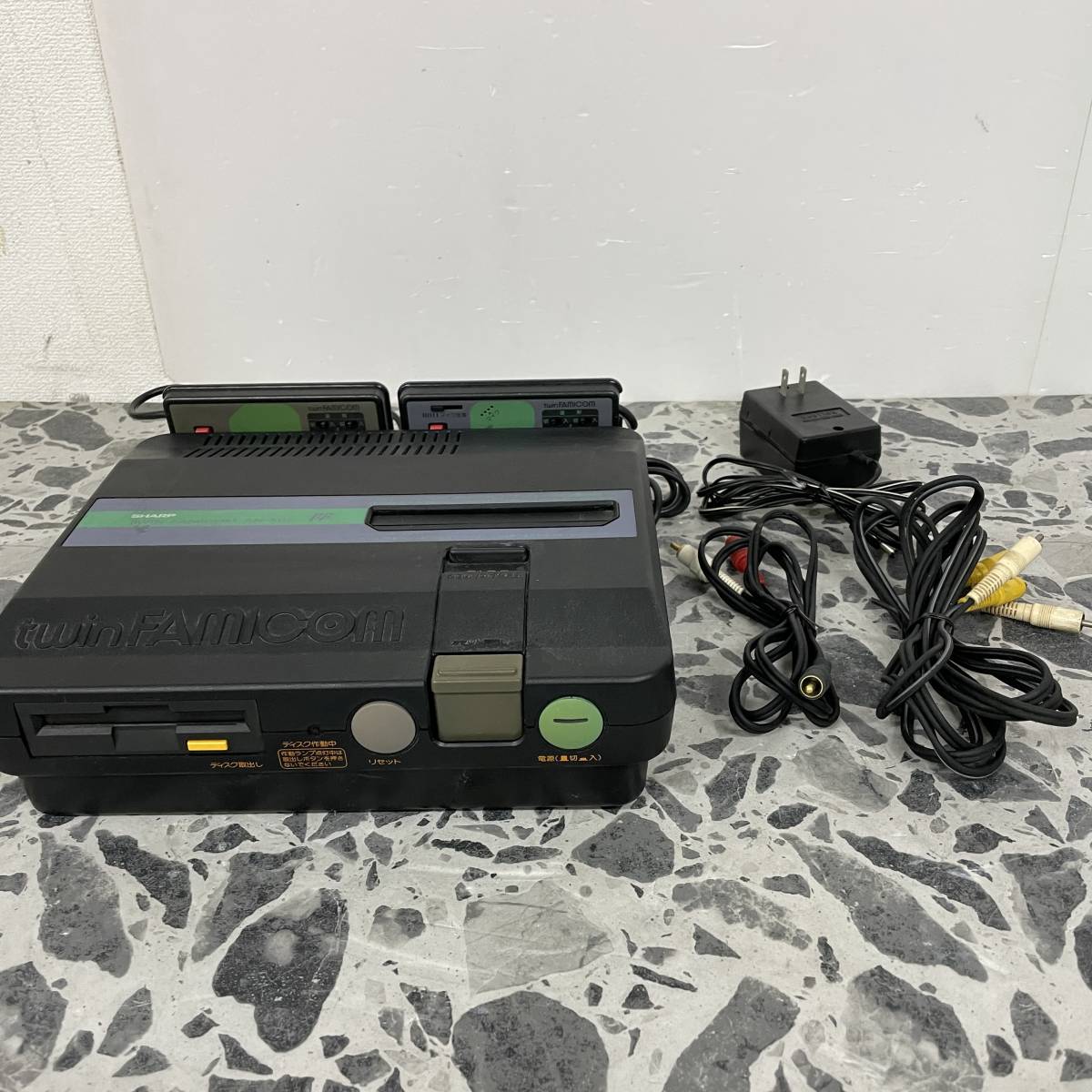 twin FAmicom ツインファミコン 通電確認済 映像写ります 品 現状品 保管品(本体)｜売買されたオークション情報、yahooの商品 ...
