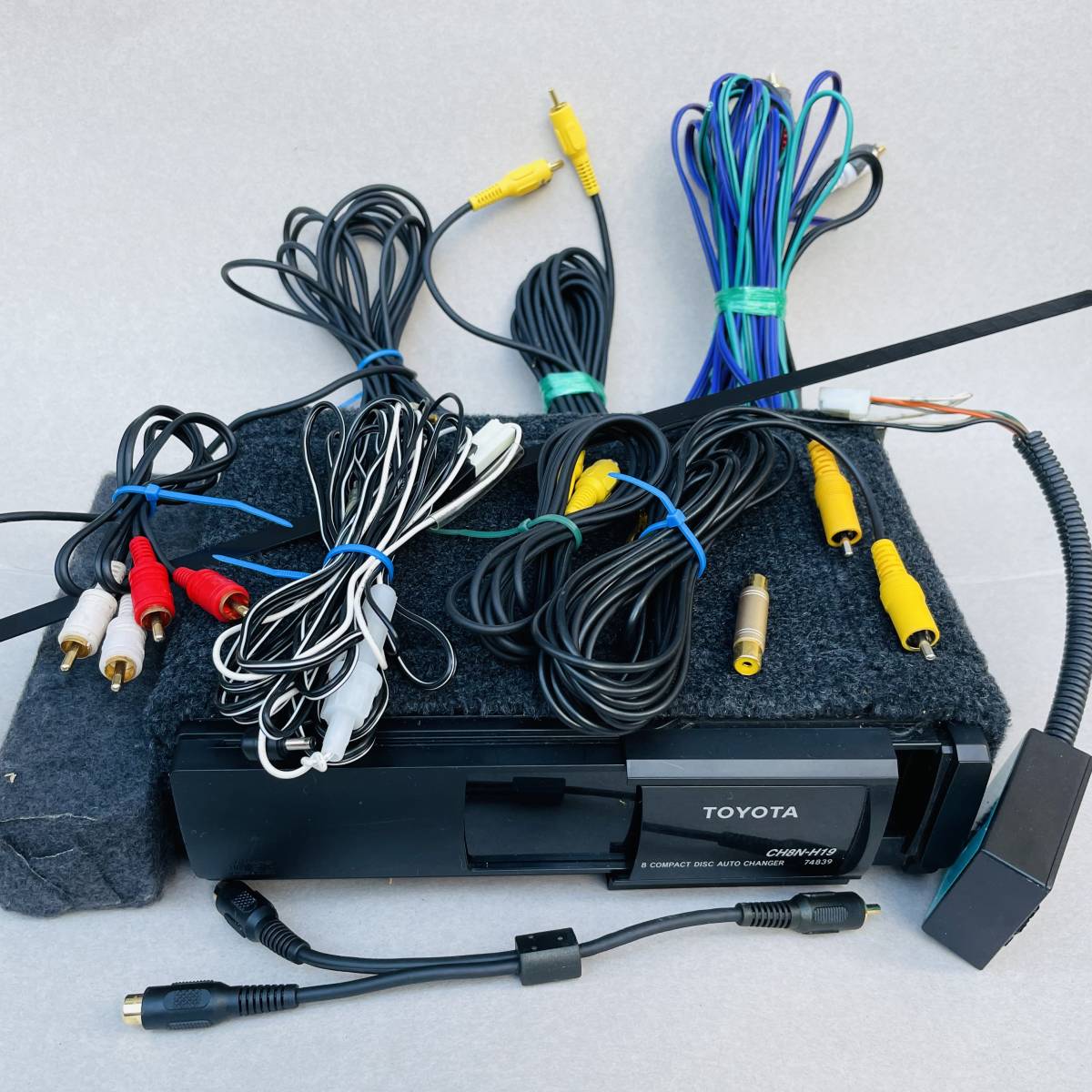 TOYOTA トヨタ純正 8連奏 CDチェンジャー マガジン付き CH8N-H19 CA-ZS0950C 08601-00009 動作未確認 ...