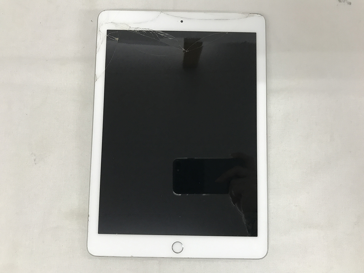 ジャンク Softbank iPad6 32G シルバー A1954 画面割れ Wi-Fi + Cellular MR6N2 J/A SIM ...