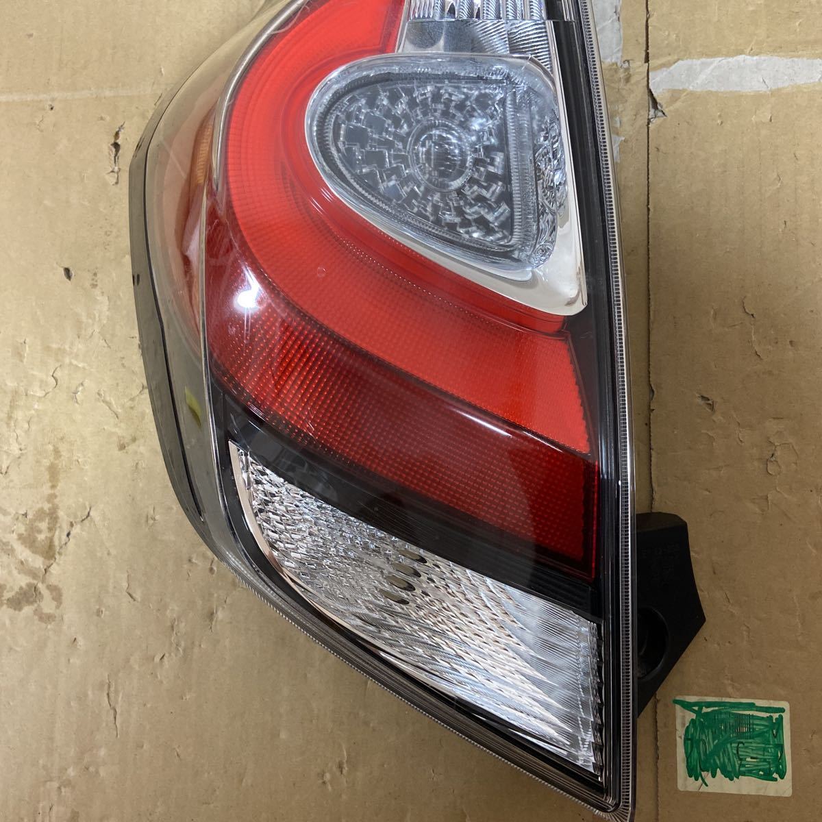 トヨタアクア NHP10 後期 左 テールライト STANLEY 52-309(テールライト)｜売買されたオークション情報、yahooの商品 ...