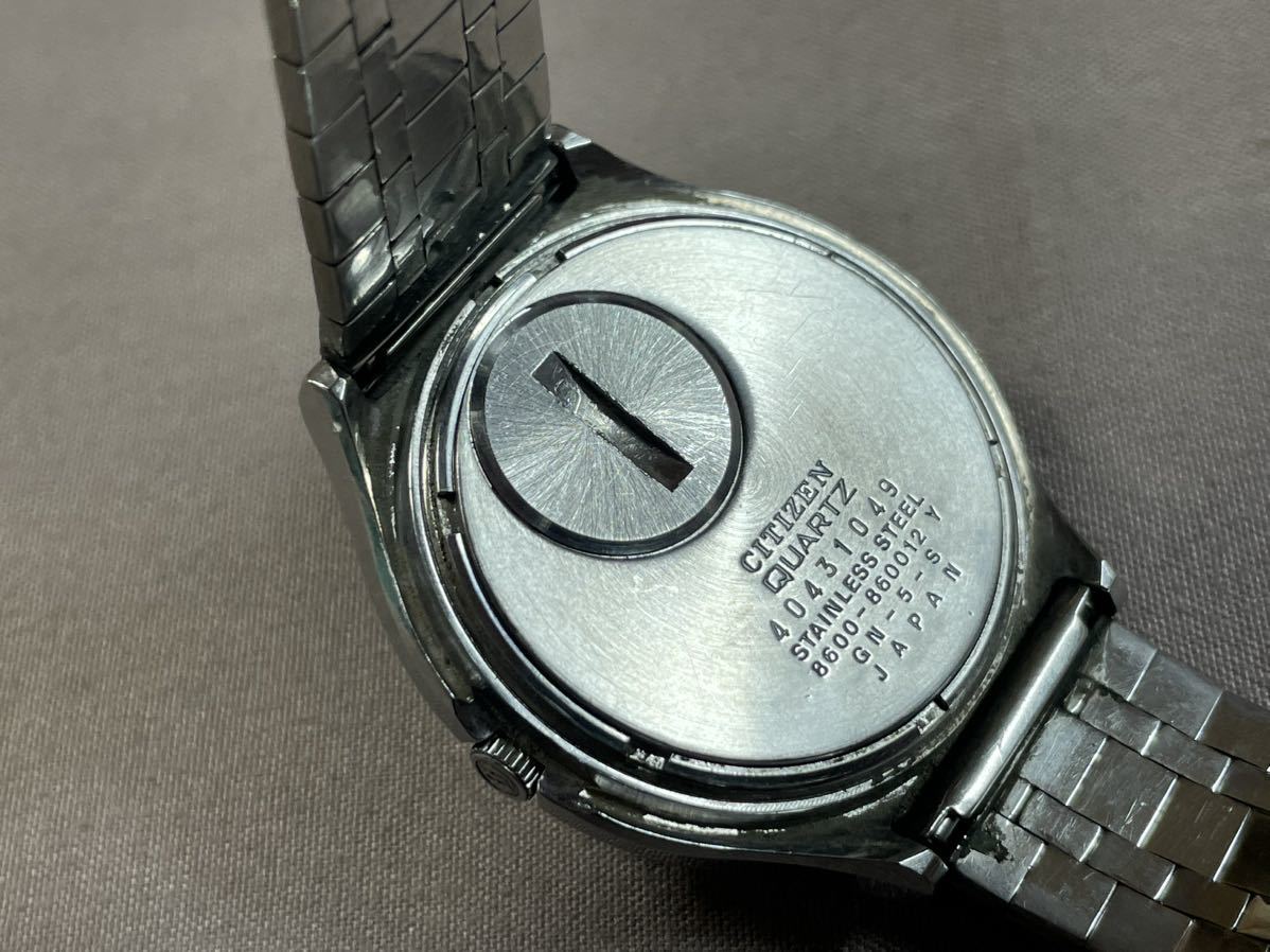 超 1円スタート シチズン QZ 8600-860012 クリストロン LED シルバーグレー文字盤 デイデイト メンズ腕時計 ジャンク品 ...