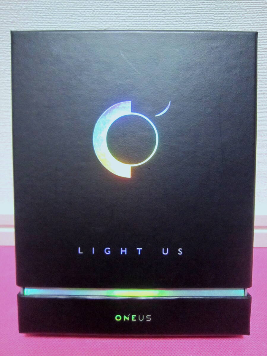 K-POP ONEUS ワンアス 1st Mini Album Light Us 韓国盤CD+フォトブック 廃盤 ほぼ(アジアンポップス ...