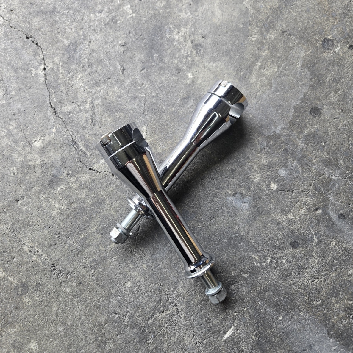 ドラッグスター 400 1100 6インチハンドルポスト キジマ製(アメリカン用)｜売買されたオークション情報、yahooの商品情報をアーカイブ公開 - オークファン（aucfan.com）