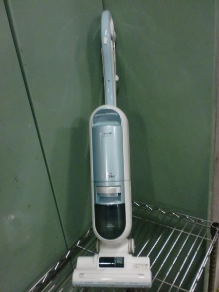 S424 SHARP/シャープ サイクロン掃除機 EC-ST10-A 2009年製(シャープ)｜売買されたオークション情報、yahooの商品情報をアーカイブ公開 - オークファン（aucfan ...