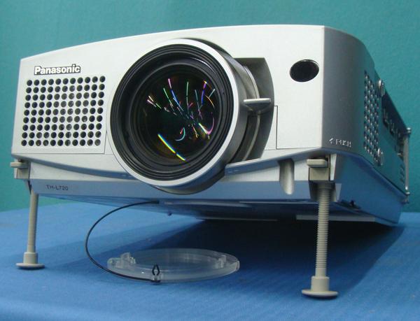 Panasonic 液晶プロジェクタ TH-L720 2200lm/ランプ短い84H(本体)｜売買されたオークション情報、yahooの商品情報 ...