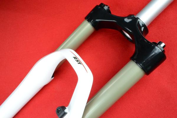 RST F1RST 30 AIR 軽量エアサス 国内発 DISK専用 白(サスペンションフォーク)｜売買されたオークション情報、yahooの ...