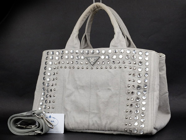 PRADAプラダ ビジュー&スタッズ付カナパトート デニムバッグ(トートバッグ)｜売買されたオークション情報、yahooの商品情報をアーカイブ公開 - オークファン（aucfan.com）