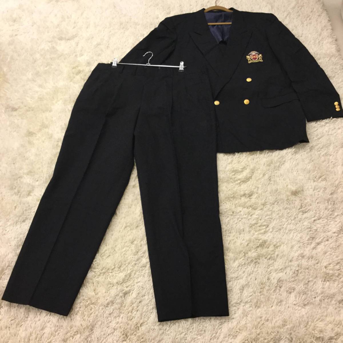 大きいサイズ エンブレム付きトラディショナルブレザー濃紺 同様 3L 4L(ダブルスーツ)｜売買されたオークション情報、yahooの商品情報をアーカイブ公開 - オークファン（aucfan.com）