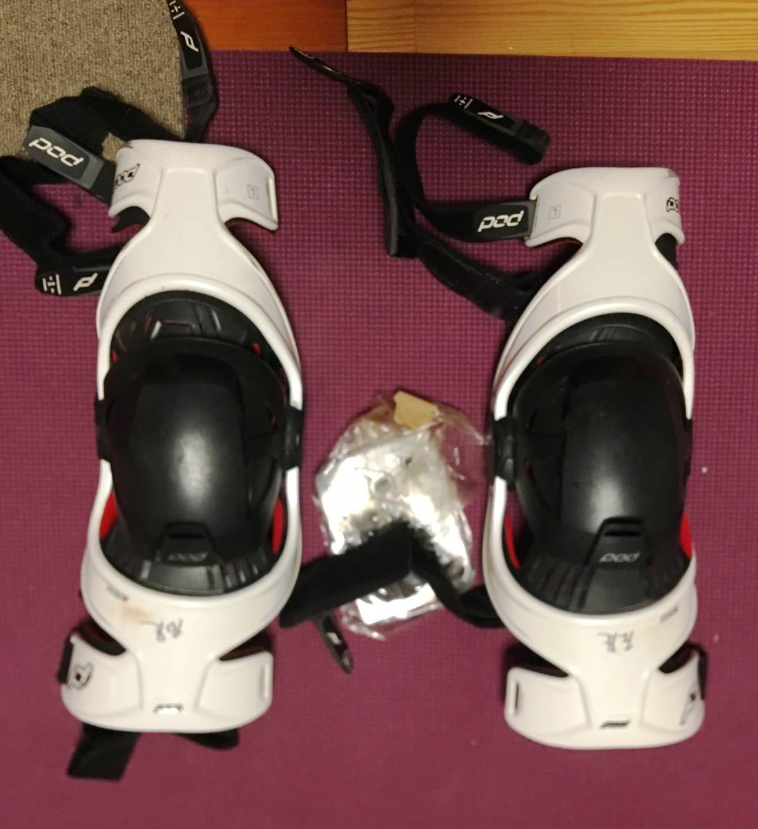 pod k300 ニーブレース(その他)｜売買されたオークション情報、yahooの商品情報をアーカイブ公開 - オークファン（aucfan.com）