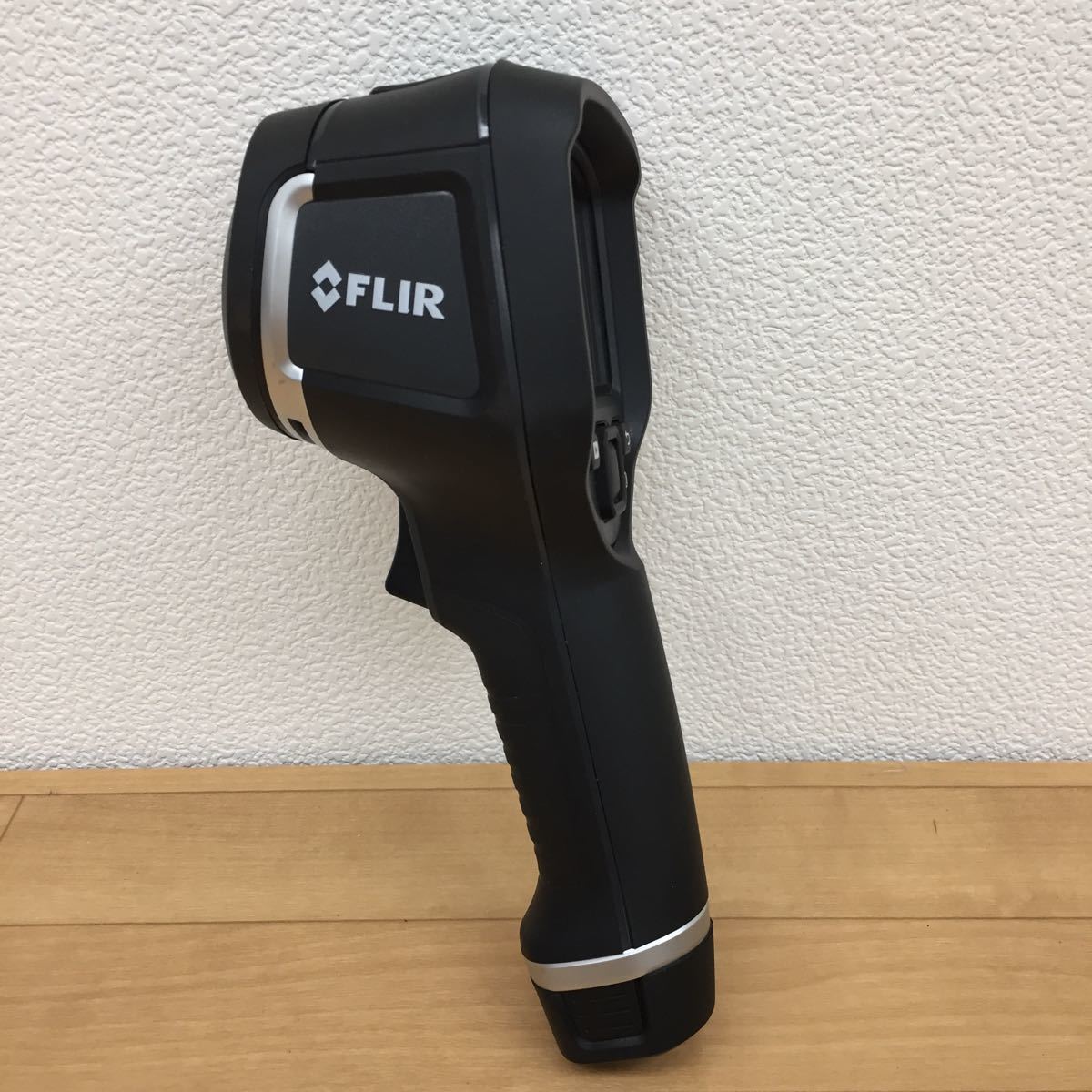 A51 FLIR 赤外線サーモグラフィーカメラ FLIR-E63900 T198547 EKMR20D(プロ用、業務用)｜売買された ...