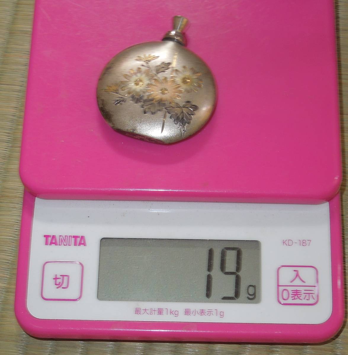 純銀 銀製 三越 手鏡 ＆ 香水入れ silver刻印 約19g 35g(その他)｜売買されたオークション情報、yahooの商品情報をアーカイブ公開 - オークファン（aucfan.com）