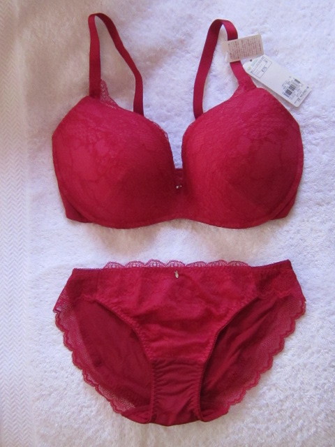 トリンプ ワンダーメイク Basic×アモスタイル ブラジャー E75＋ショーツM セット / レッド 1セットのみ(75)｜売買されたオークション情報、yahooの商品情報をアーカイブ公開 ...