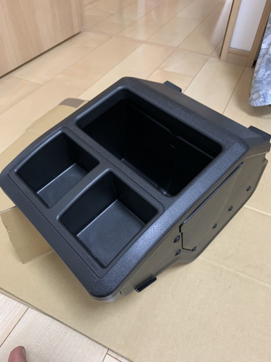 200系ハイエース コンソールBOX ドリンクホルダー ゴミ箱 カーメイト NZ534(車内収納、ケース)｜売買されたオークション情報、yahooの商品情報をアーカイブ公開 - オークファン ...