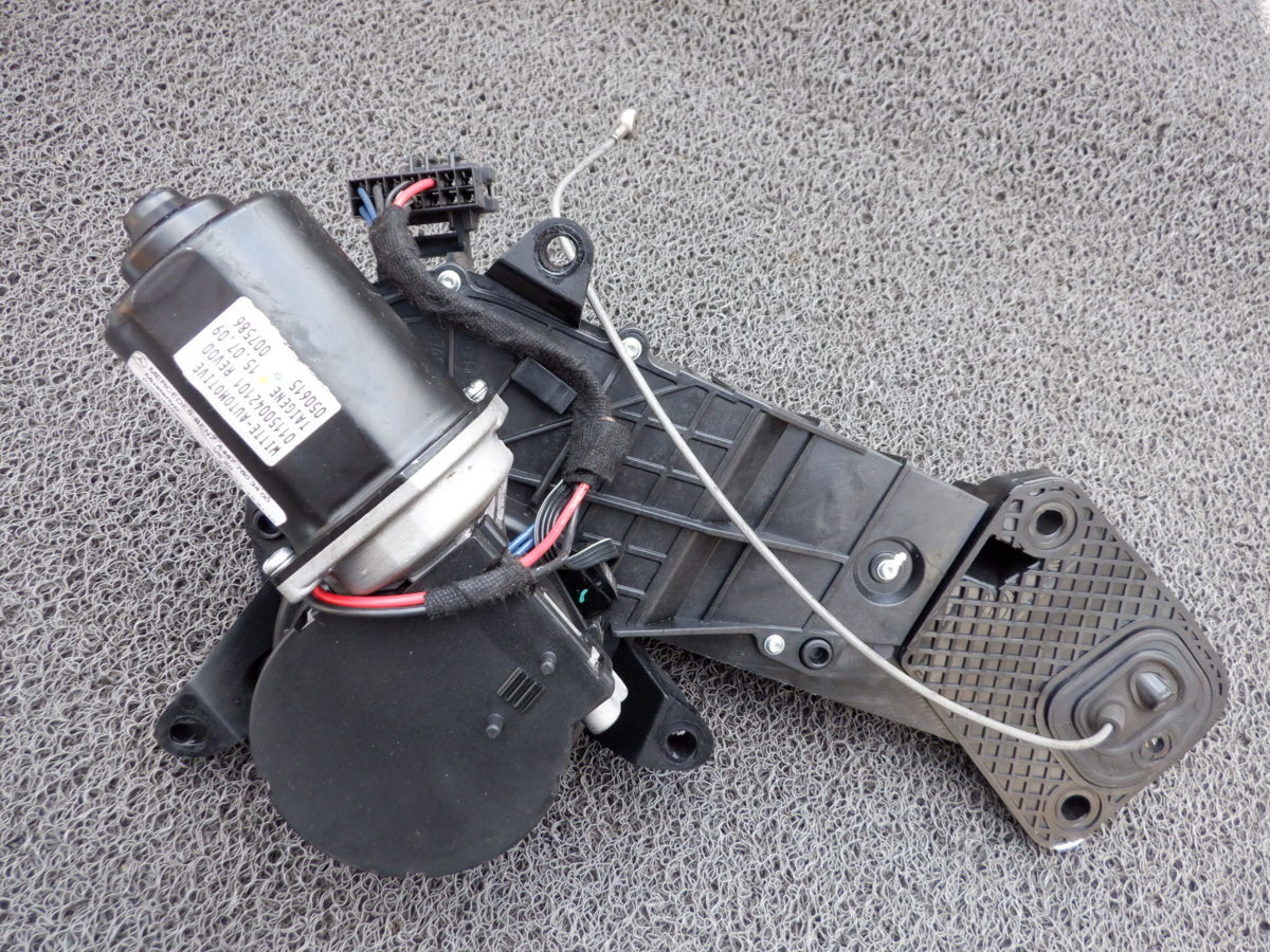 ベンツ純正 W447 Vクラス V220d リア ドア アクチュエーター ユニット A4477603400 21-4-113(メルセデス ...