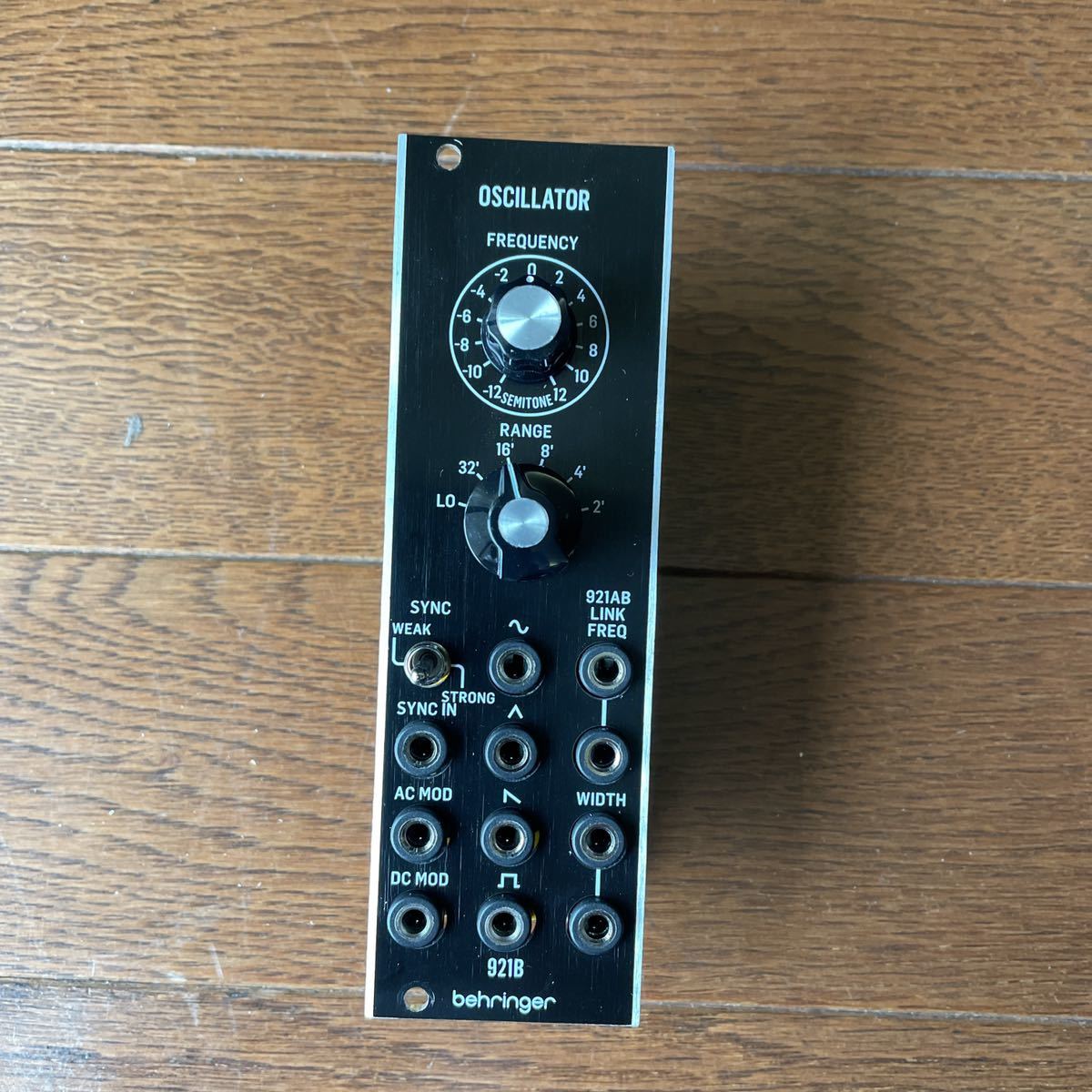モジュラーシンセ behringer 921B(音源モジュール)｜売買されたオークション情報、yahooの商品情報をアーカイブ公開 ...