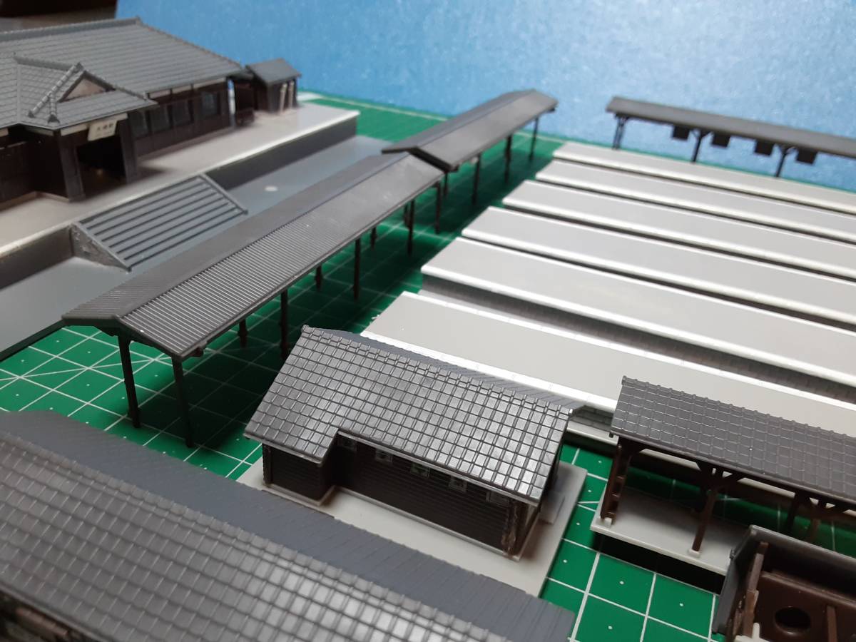 Nゲージ KATOローカル駅舎セット23-220＋ローカルホームセット23-130 塗装組み立て済み品 不備及びパーツ不足可なり有り ジャンク ...