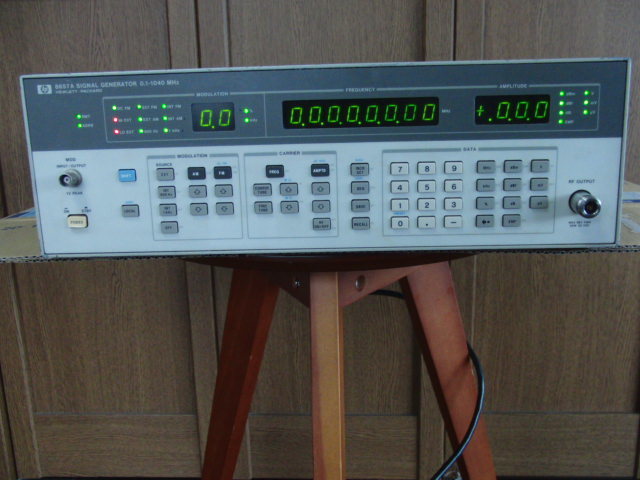 HEWLETT PACKARD SIGNAL GENERATOR シグナルジェネレーター 8657A 0.1-1040MHz ジャンク 部品 ...