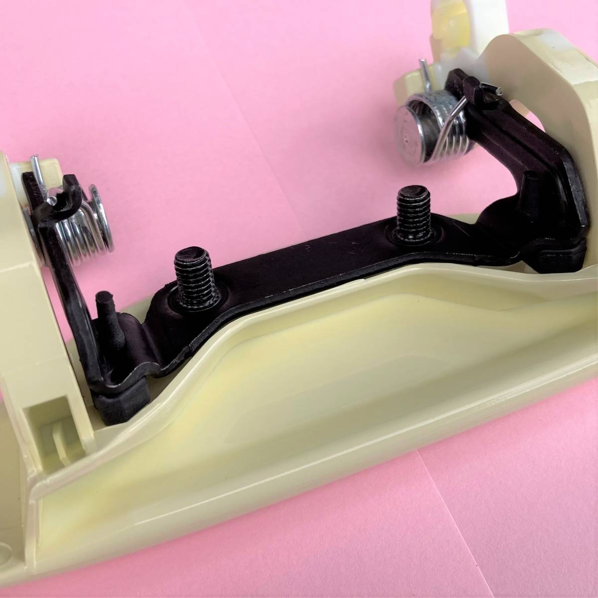 送料210円 T19 コットンアイボリー ダイハツ エッセ L235S L245S 右 右側 ドアノブ アウターハンドル 運転席 右前 右後 純正品(サイド)｜売買されたオークション情報 ...