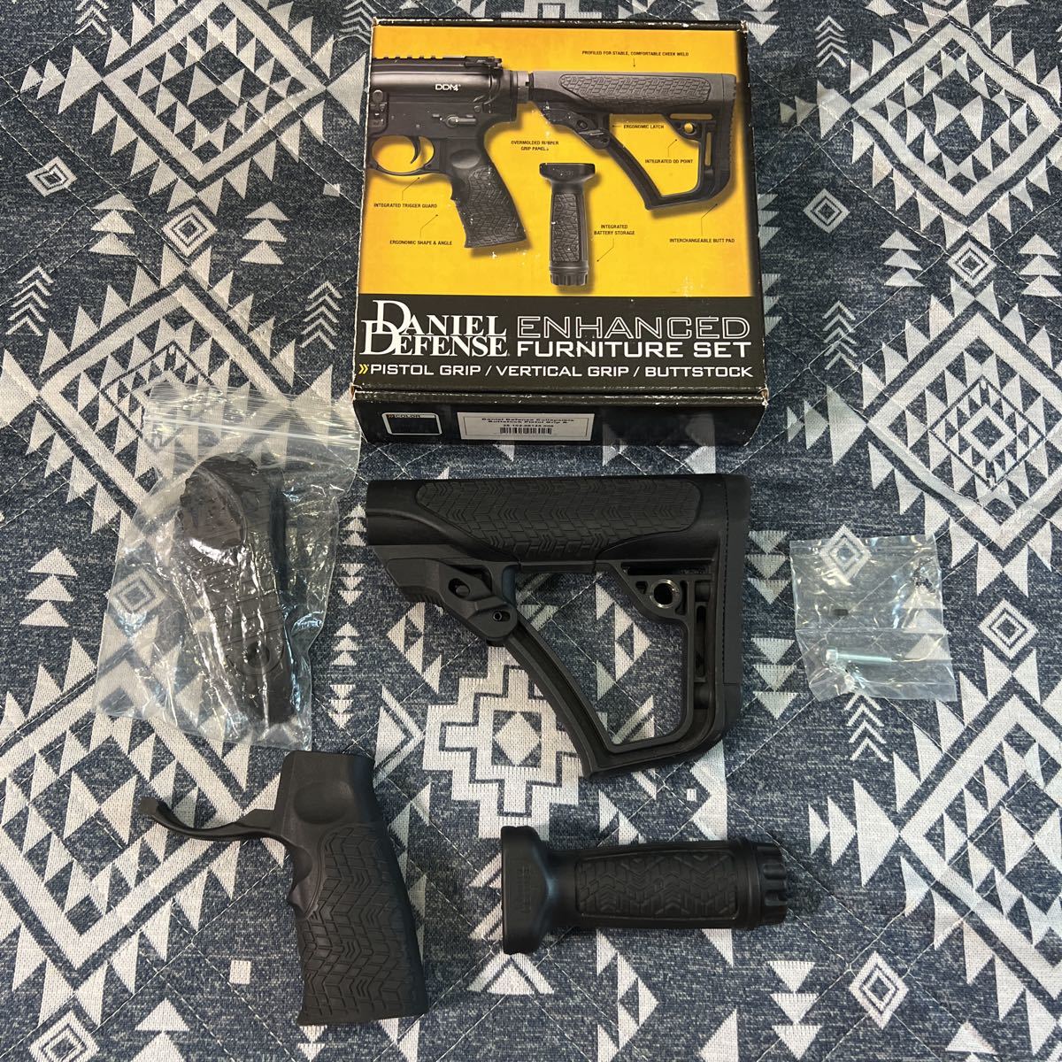 実物 DANIEL DEFENSE Buttstock Pistol Grip & Vertical Foregrip Combo BK ...