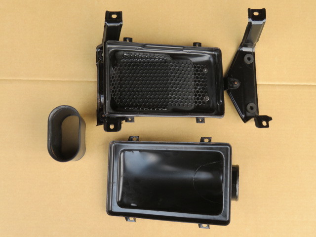 Z31 / 純正エアクリーナーBOX B-51 検索ワード:Z31 HZ31 HGZ31 PZ31 PGZ31 300ZR 300ZX ...