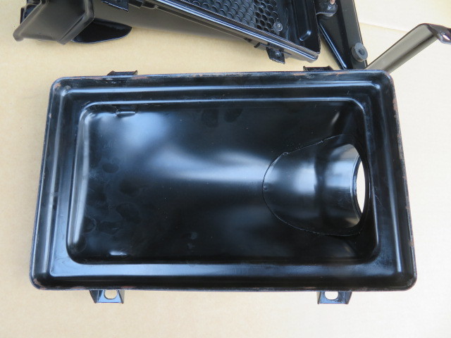 Z31 / 純正エアクリーナーBOX B-51 検索ワード:Z31 HZ31 HGZ31 PZ31 PGZ31 300ZR 300ZX ...