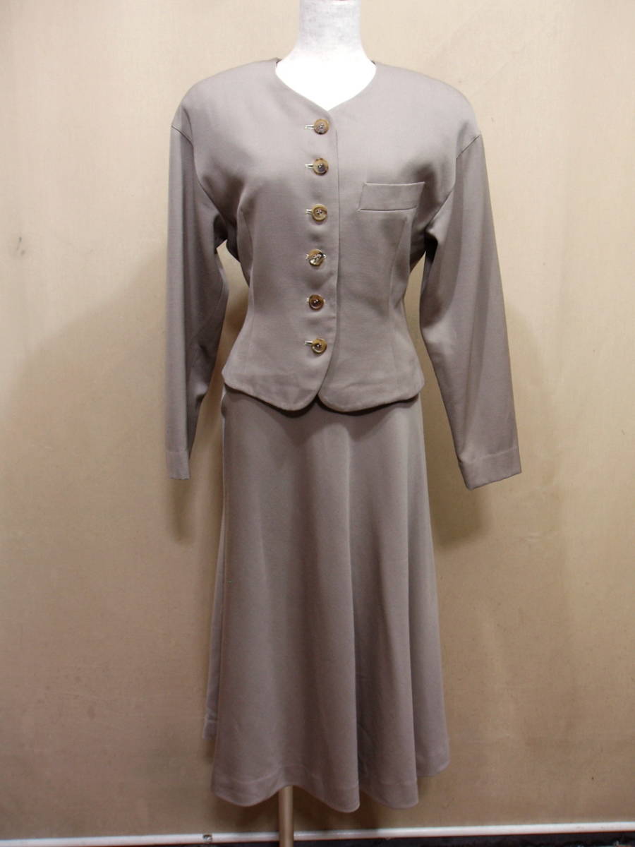 L35552 mongre グランヤマキ 80-90's 肩パット バブリー スーツ(スーツ(ロングスカート)一般)｜売買されたオークション情報、yahooの商品情報をアーカイブ公開 ...