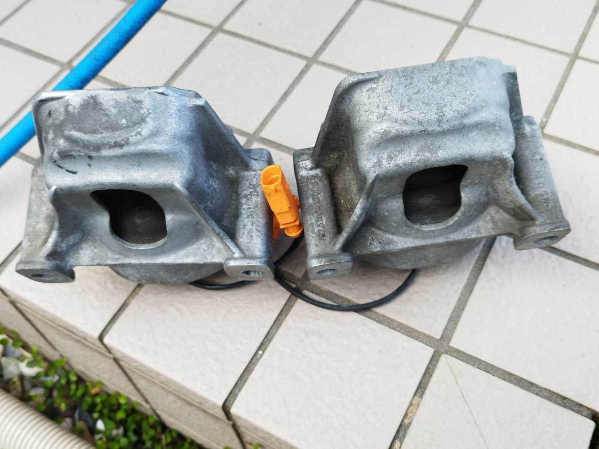 AUDI アウディ A5 8T/8F 2007 2017年式 エンジンマウント 左右セット 8K0198381AQ 8R0198381B ...