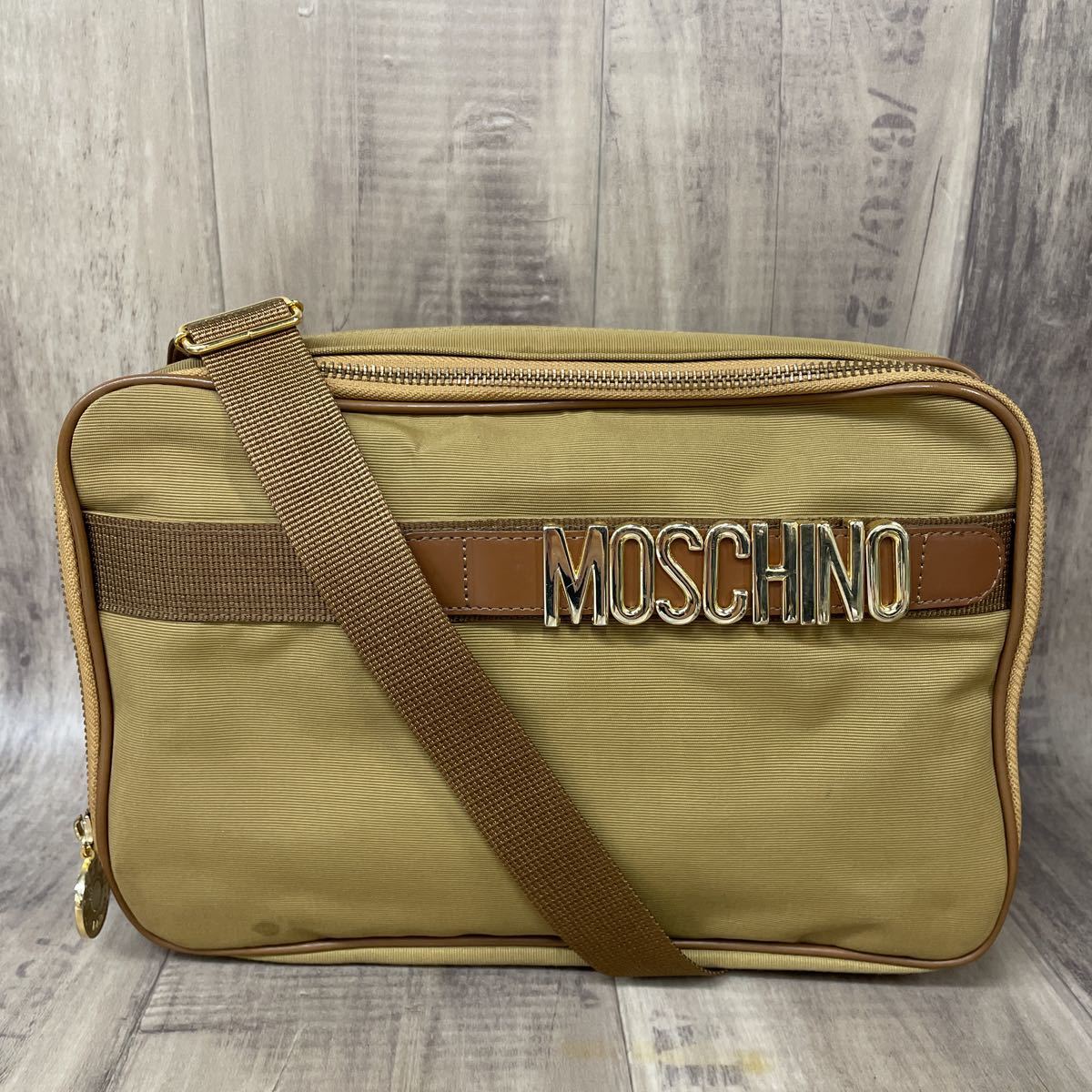 MOSCHINO モスキーノ ショルダーバッグ 斜めがけ 鞄(ショルダーバッグ)｜売買されたオークション情報、yahooの商品情報をアーカイブ公開 - オークファン（aucfan.com）