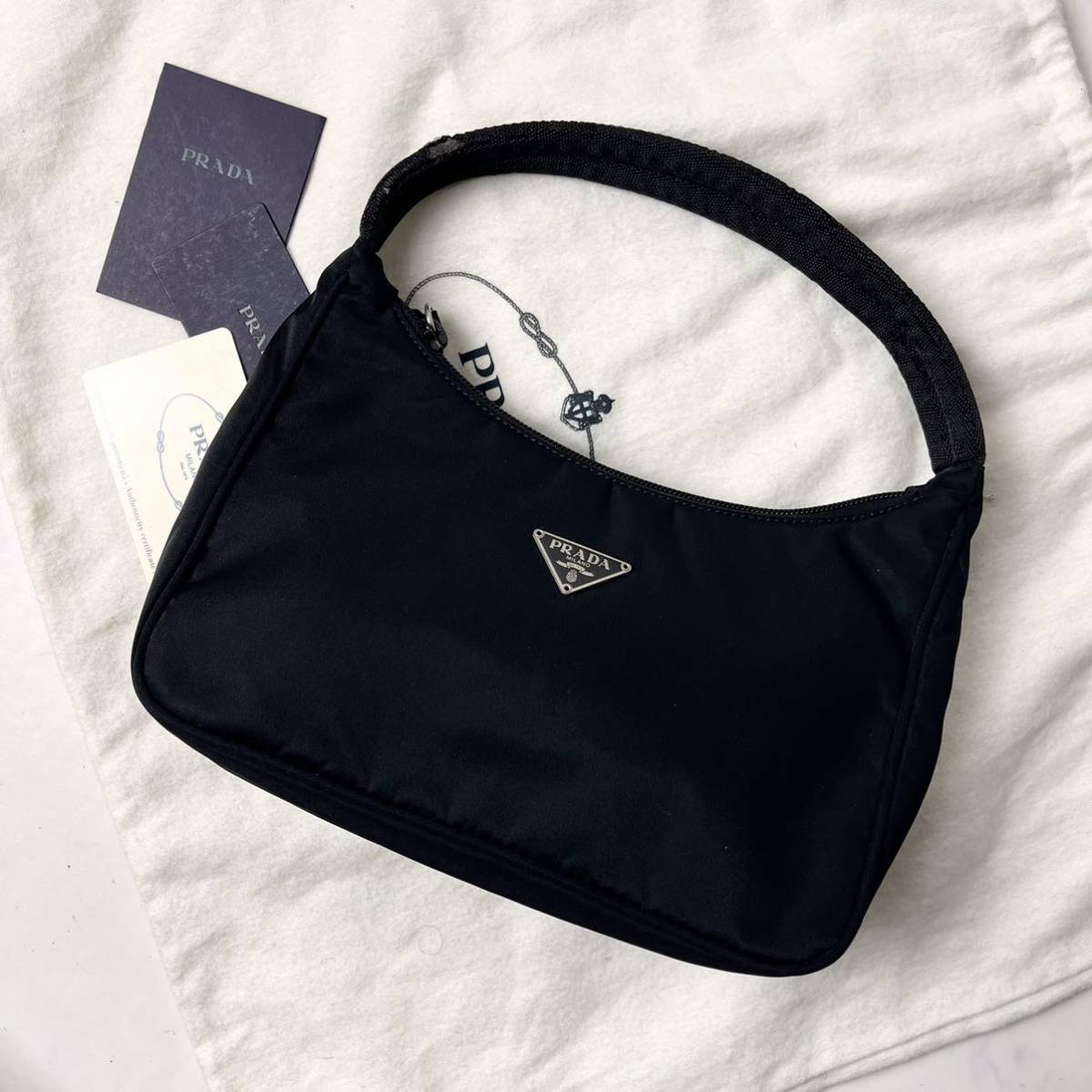 至極の逸品 PRADA プラダ 三角ロゴ プレート テスート ナイロン アクセサリーポーチ 三日月 ハンドバッグ ブラック(ポーチ)｜売買されたオークション情報、yahooの商品情報を ...