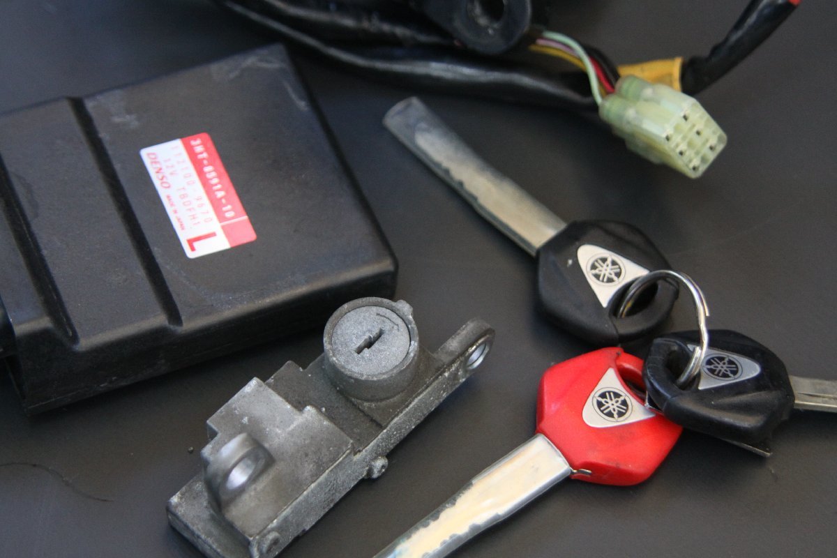 SR400 RH03J 純正キーセット ECU付 3HT-8591A-10(ヤマハ用)｜売買されたオークション情報、yahooの商品情報を ...