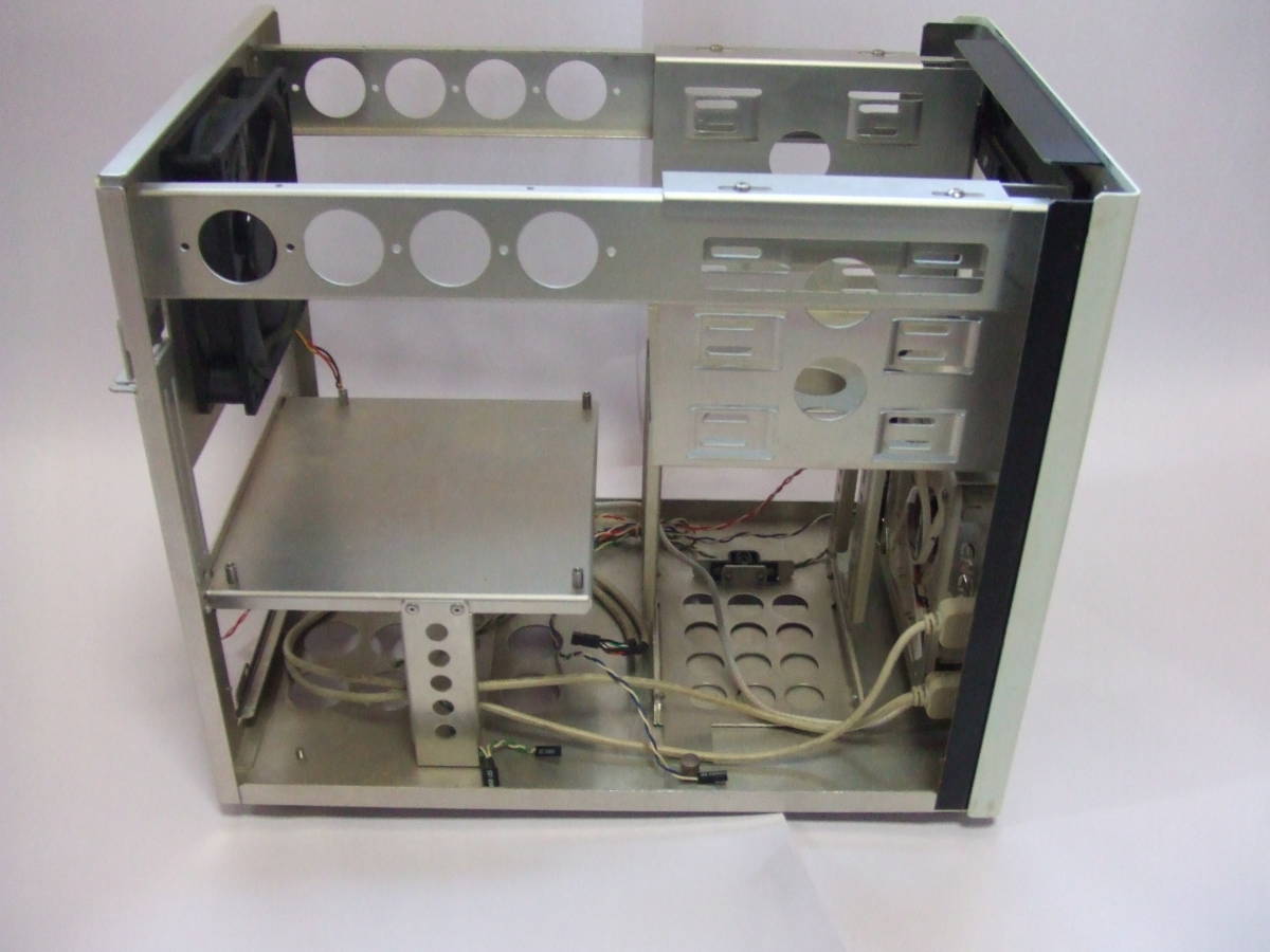 Windy ALEXER MC3 SUPREMER Mini-ITXフルアルミ ケース パールホワイト(ケース)｜売買されたオークション情報、yahooの商品情報をアーカイブ公開 ...