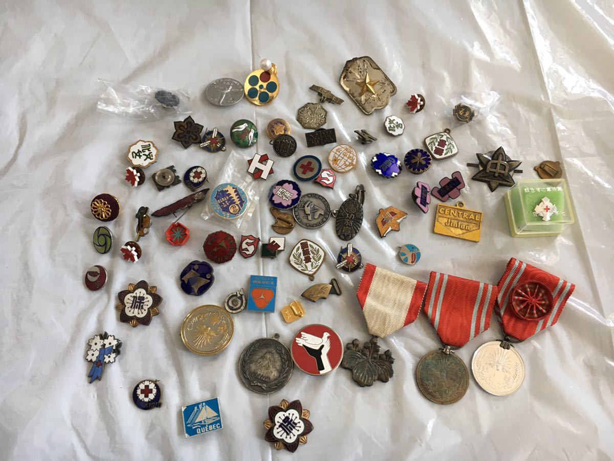 Y056 勲章 バッジ おまとめ 白色桐葉章 日本赤十字関連勲章 功労章 他(勲章)｜売買されたオークション情報、yahooの商品情報を ...