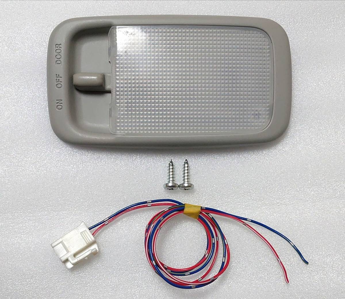 トヨタ純正 TRH KDH 200 ハイエース DX リア ルームランプ 増設 定形外250円 ⑤(トヨタ用)｜売買されたオークション情報 ...