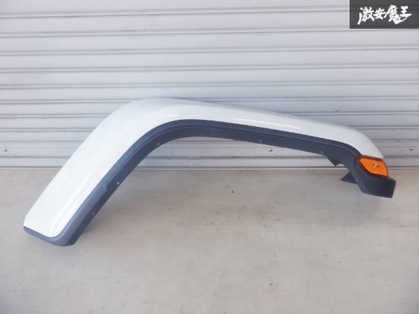 純正 クライスラー Jeep ジープ ラングラー JL36S フロント フェンダー 右 右側 RH 白系 マーカー付 21419A 即納 棚 ...