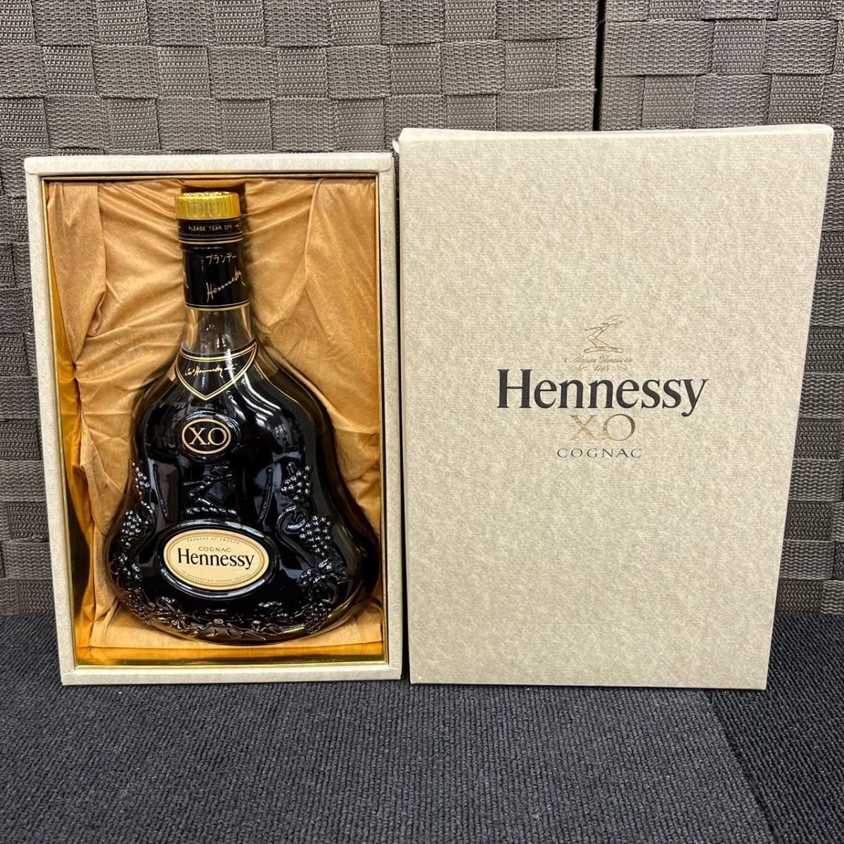 H280-K44-3058 Hennessy ヘネシー XO COGNAC コニャック ブランデー クリアボトル 金キャップ 700ml 40％ 未開栓 外箱付き ③(ヘネシー)｜売買された ...