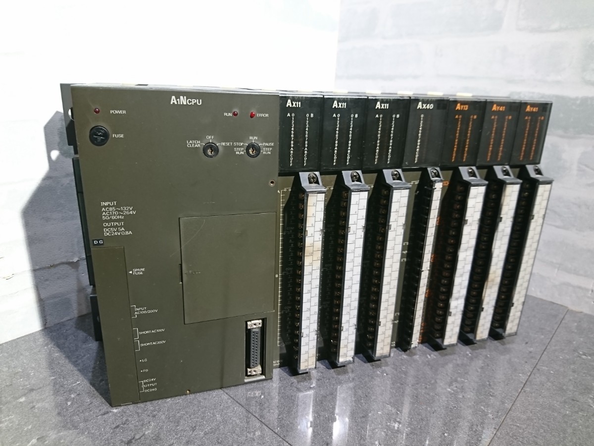 管1V120 MITSUBISHI 三菱 MELSEC PROGRAMMABLE CONTROLLER シーケンサー A1NCPU .AX11 3個 .AX40.AY13.AY41 2個(電材 ...