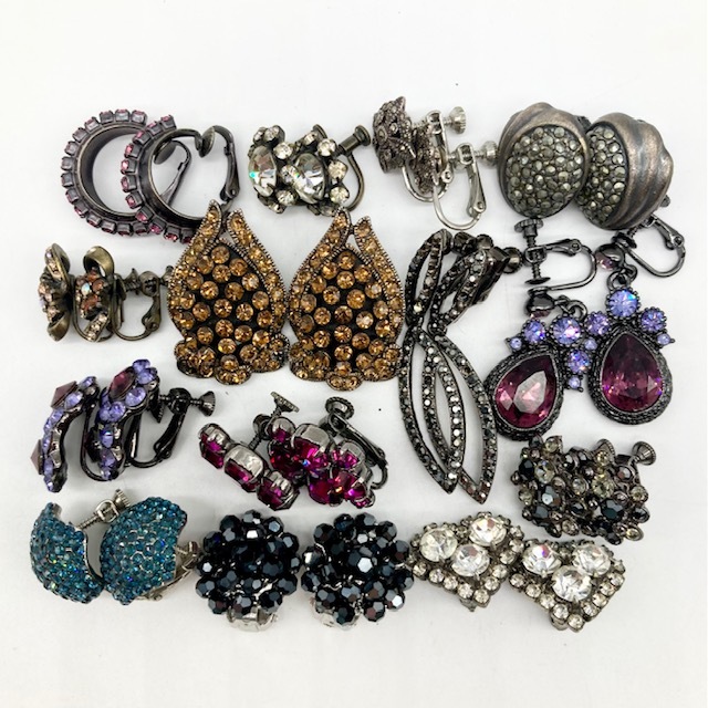 M884 イヤリング まとめ クリスタル 豪華 カラーストーン 海外製 など ゴージャス アクセサリー ビンテージ イミテーション 大量まとめ ...