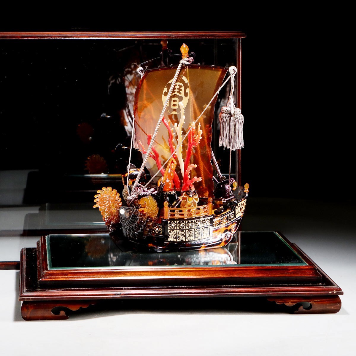 PH251. 東洋彫刻美術 珊瑚装飾 べっ甲 鼈甲 宝舟 置物 ガラスケース 幅46.3cm / 飾り物(その他)｜売買されたオークション情報 ...