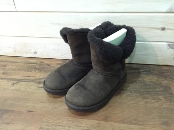 UGG Bailey Button Boots アグ ベイリーボタンブーツ ムートン(US6)｜売買されたオークション情報、yahooの商品情報をアーカイブ公開 - オークファン（aucfan ...