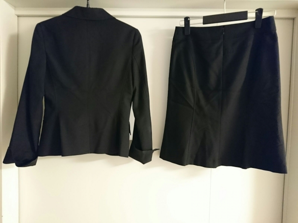 アンタイトル スカートスーツ 2 レディース 黒 UNTITLED(スーツ(ロングスカート))｜売買されたオークション情報、yahooの商品情報をアーカイブ公開 - オークファン（aucfan ...