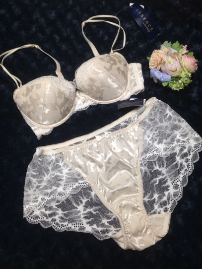 D65 トリンプ エッセンス ブラ ショーツL セット(65以下)｜売買されたオークション情報、yahooの商品情報をアーカイブ公開 - オークファン（aucfan.com）