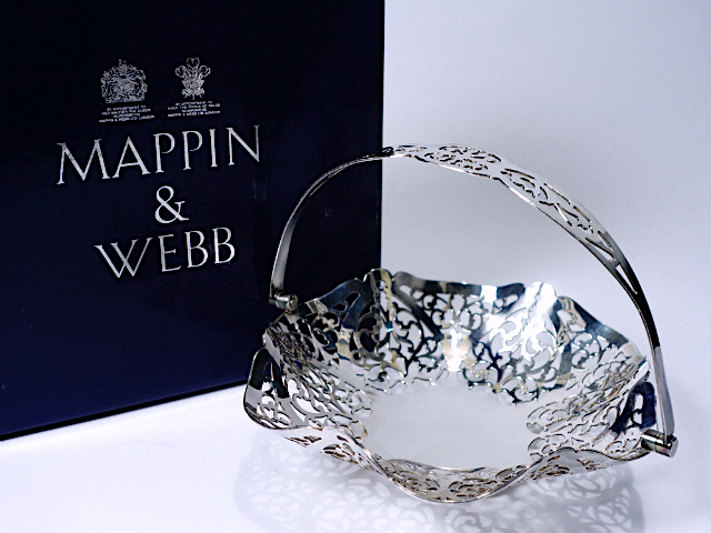 A11383 英国 Mappin & Webb マッピン＆ウェッブ シルバープレイト 透かし彫り 持ち手付き ピアッシングバスケット トレイ Silver(銀製)｜売買されたオークション情報 ...