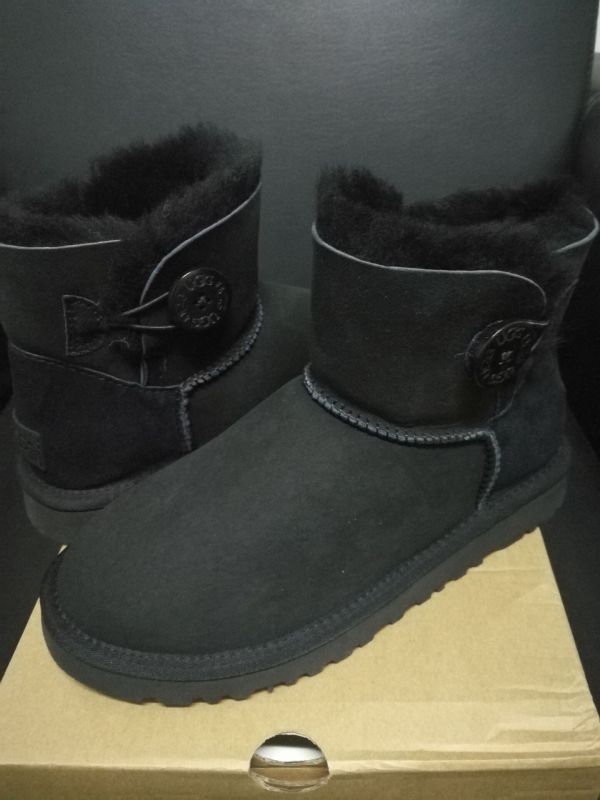 UGG ブーツ ウィメンズ 3352 Black US7 24cm Classic Short 品 状態非常によい アグ ブーツ 1016442 黒 US7 24cm(US7)｜売買された ...