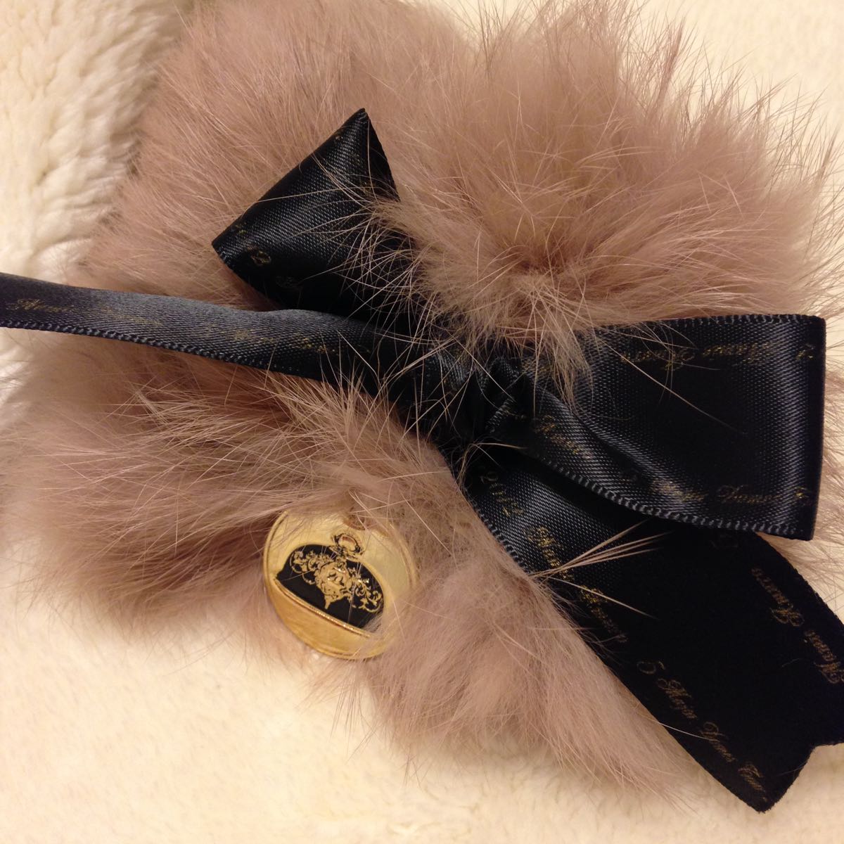 安室奈美恵 ドームツアー ファーリストバンド 20th(安室奈美恵)｜売買されたオークション情報、yahooの商品情報をアーカイブ公開 - オークファン（aucfan.com）