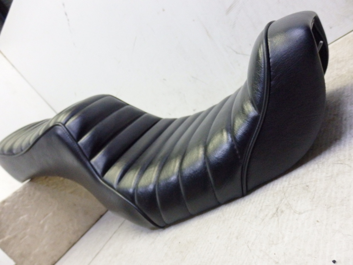 ダイナ 06年 用 tramp cycle トランプ キング＆クイーン タックロール シート ブラック 迅速出荷 落札 T001(社外品 ...