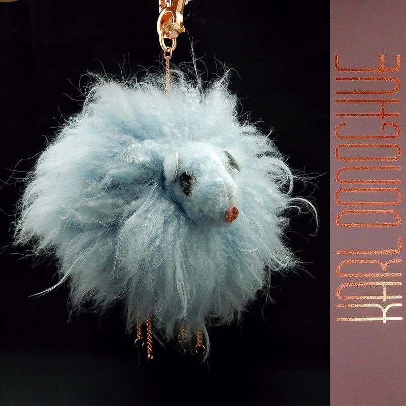 定価3.2万 アニマルモチーフ ムートンファー 水牛プレート付 英国製 Karl Donoghue カールドノヒュー 羊チャーム キーホルダー ...