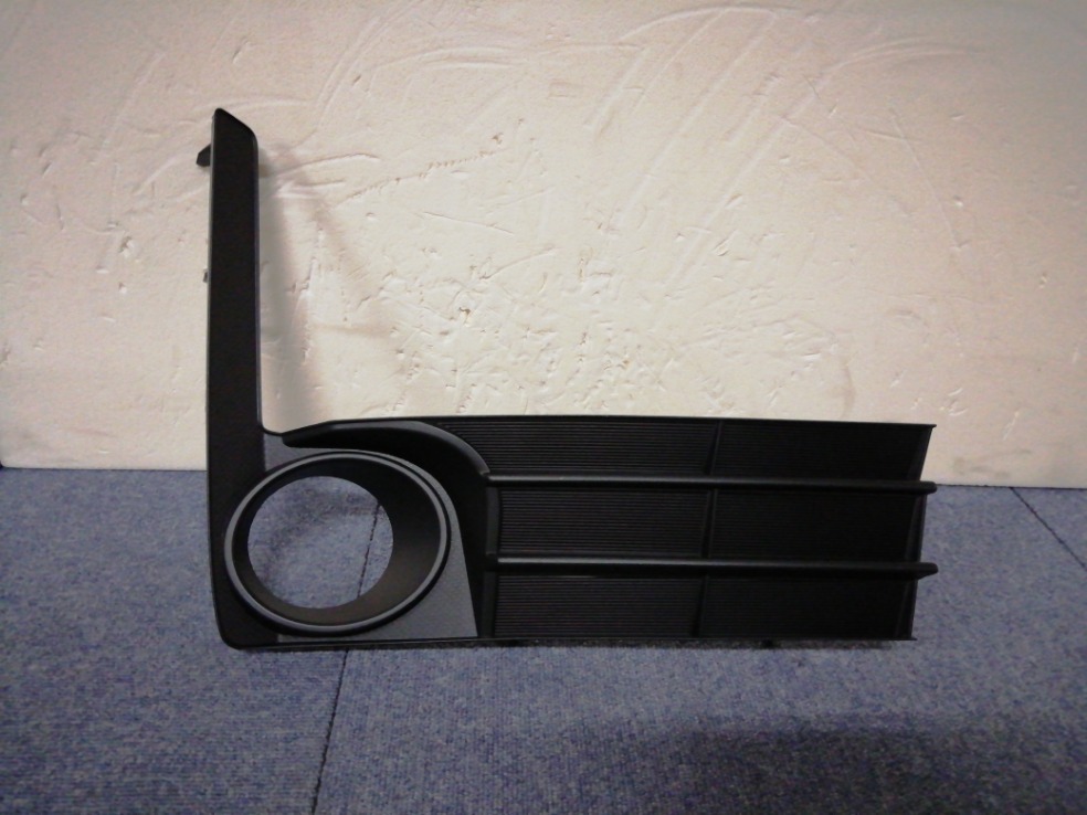 純正品 ヴォクシー ZRR80/ZWR80 フロントバンパーホールカバー 左右セット 52128-28240 52127-28490(外装 ...