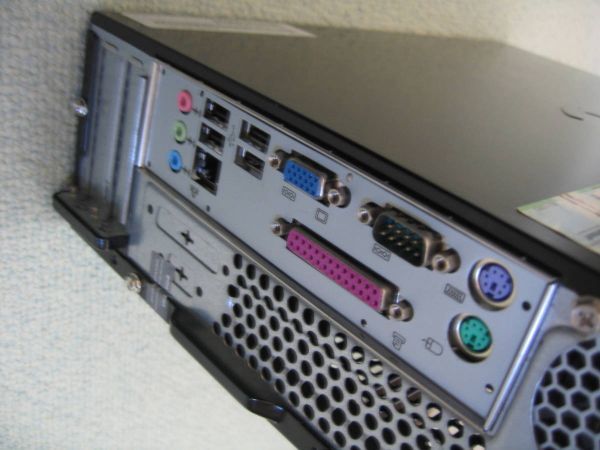 eMachine デスクトップパソコン EL1600-E1(イーマシーンズ)｜売買されたオークション情報、yahooの商品情報をアーカイブ公開 ...