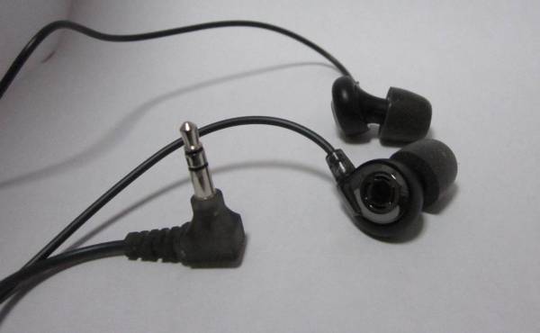 1円スタート SENNHEISER IE6 迫力の重低音サウンド(ゼンハイザー)｜売買されたオークション情報、yahooの商品情報をアーカイブ ...