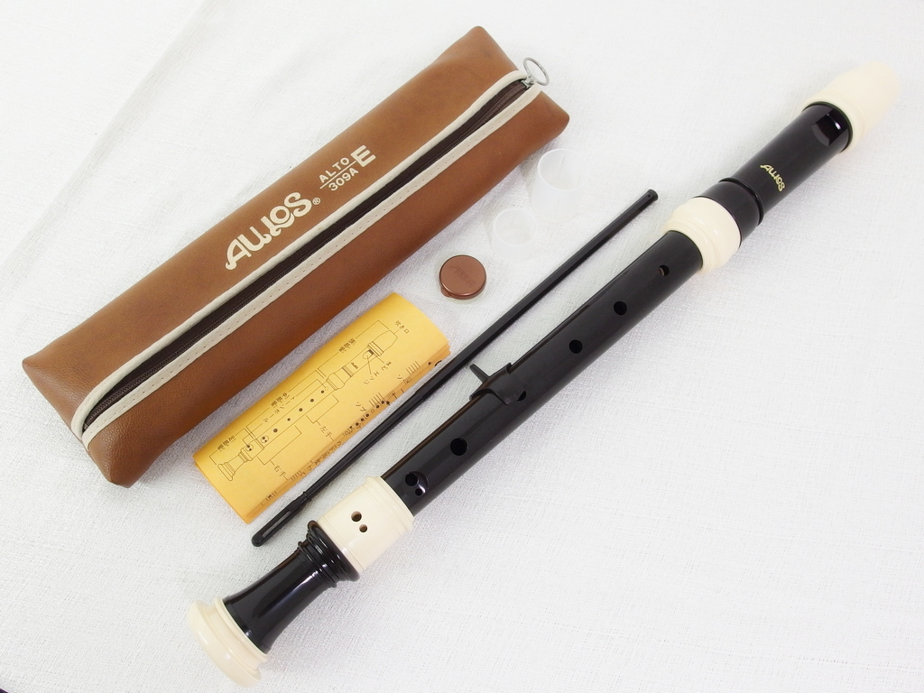 AULOS アルトリコーダー ALTO 309A ワンタッチ指かけ グリス 掃除棒 運指表 ソフトケース付 刻印記名あり 簡易クリーニング済 S02127(リコーダー)｜売買されたオークション ...